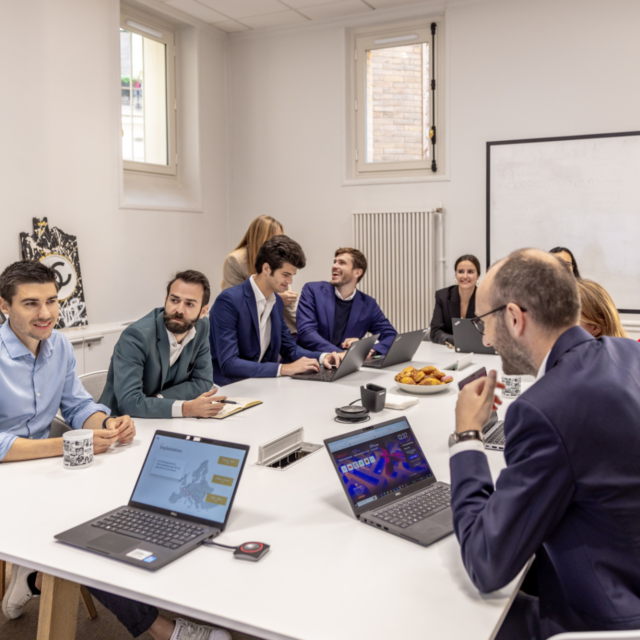 Nous rendons vos expériences clients remarquables - Adone Conseil